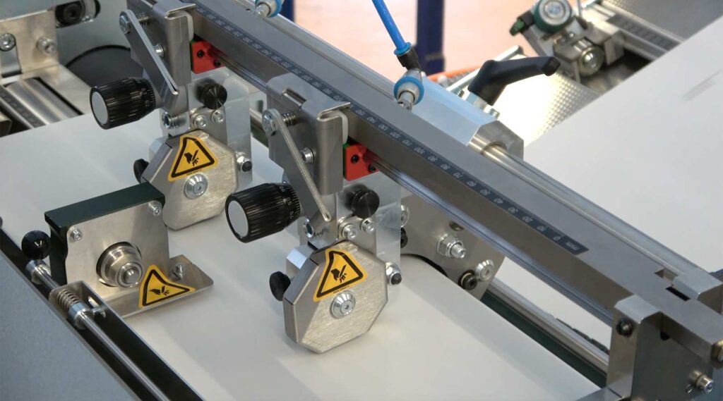 Roll to stack with dynamic perforation/punch inline - Hunkeler AG
