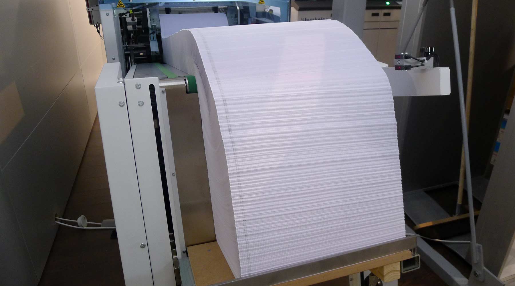 Roll to fan-fold solution - Hunkeler AG