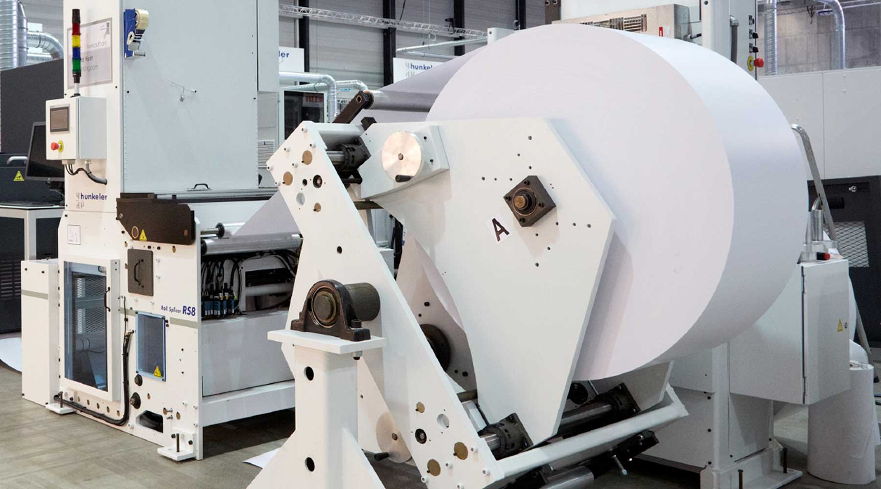 Nonstop roll to roll solution with RS8 and TR8 - Hunkeler AG